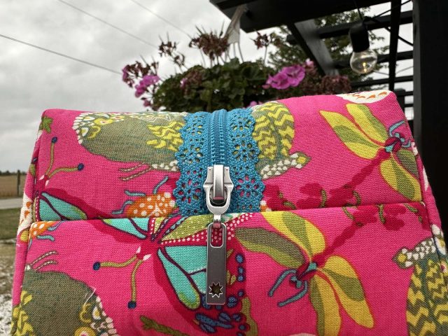 Exposed Zippers and Fusible Vinyl: Making an Easy & Useful Fancy Zip ...