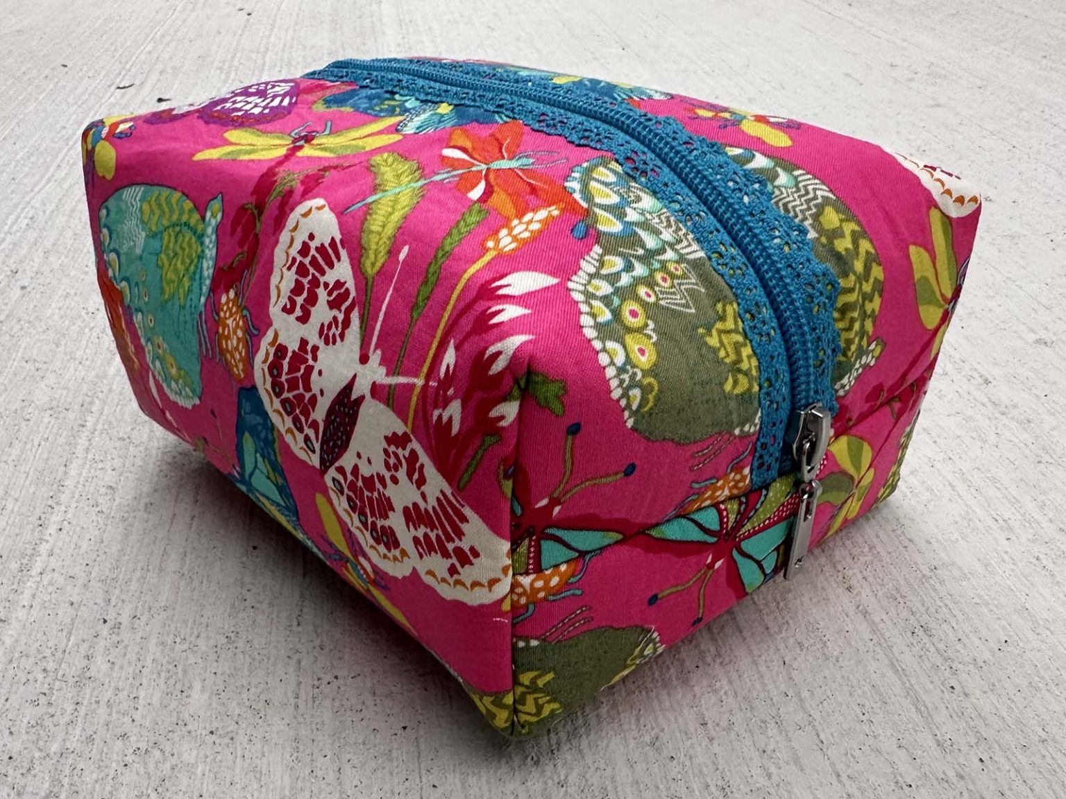 Exposed Zippers and Fusible Vinyl: Making an Easy & Useful Fancy Zip ...